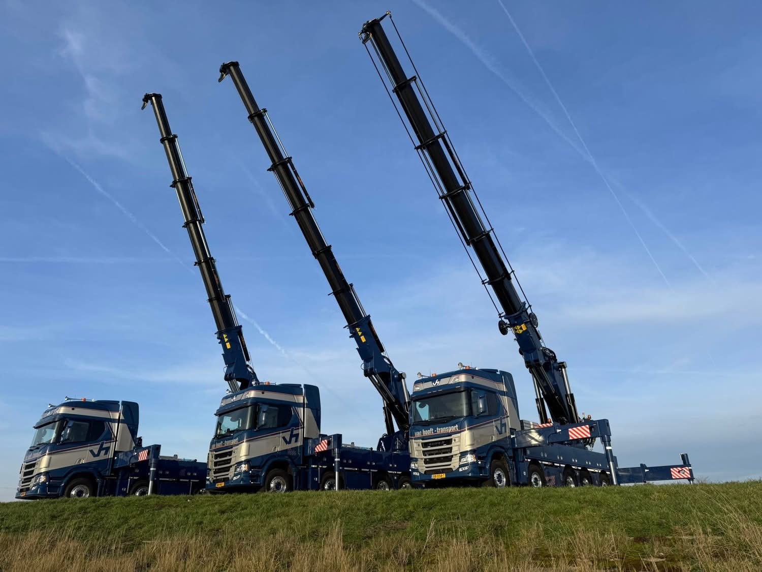 Onthulling met vuurwerk bij Van Hooft Transport