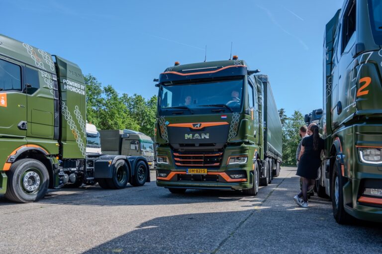 Defensie zet eerste waterstoftrucks van MAN in