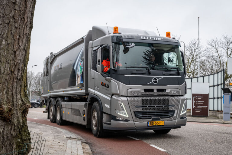 Volvo FM Electric met kraakpersopbouw voor Venus