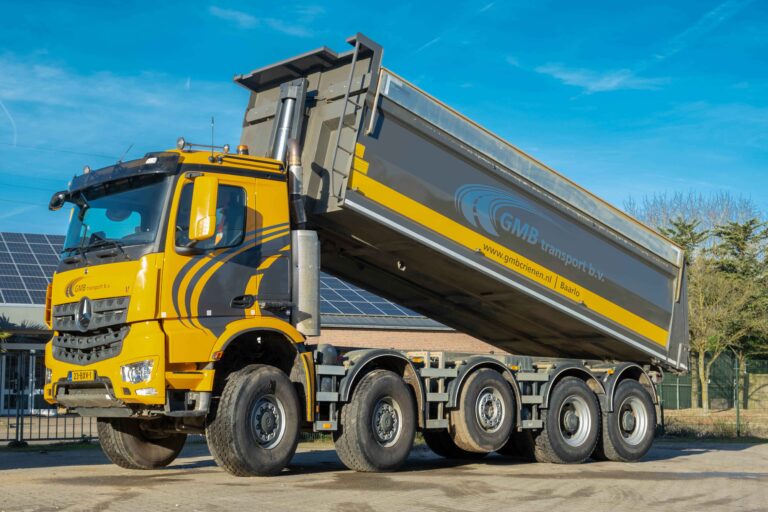 Tweede Arocs 10x8 voor GMB Transport