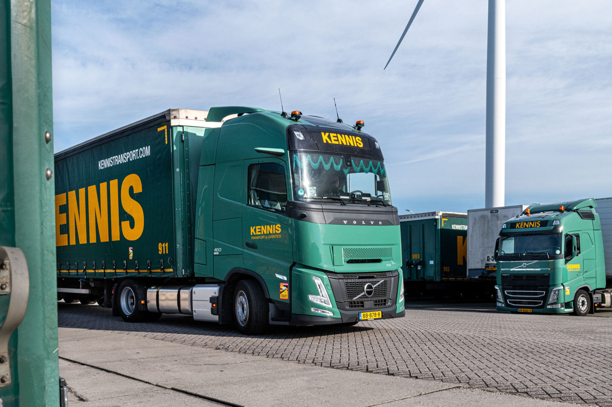 Kennis Transport & Logistics zet 10 Volvo FH Aero's in