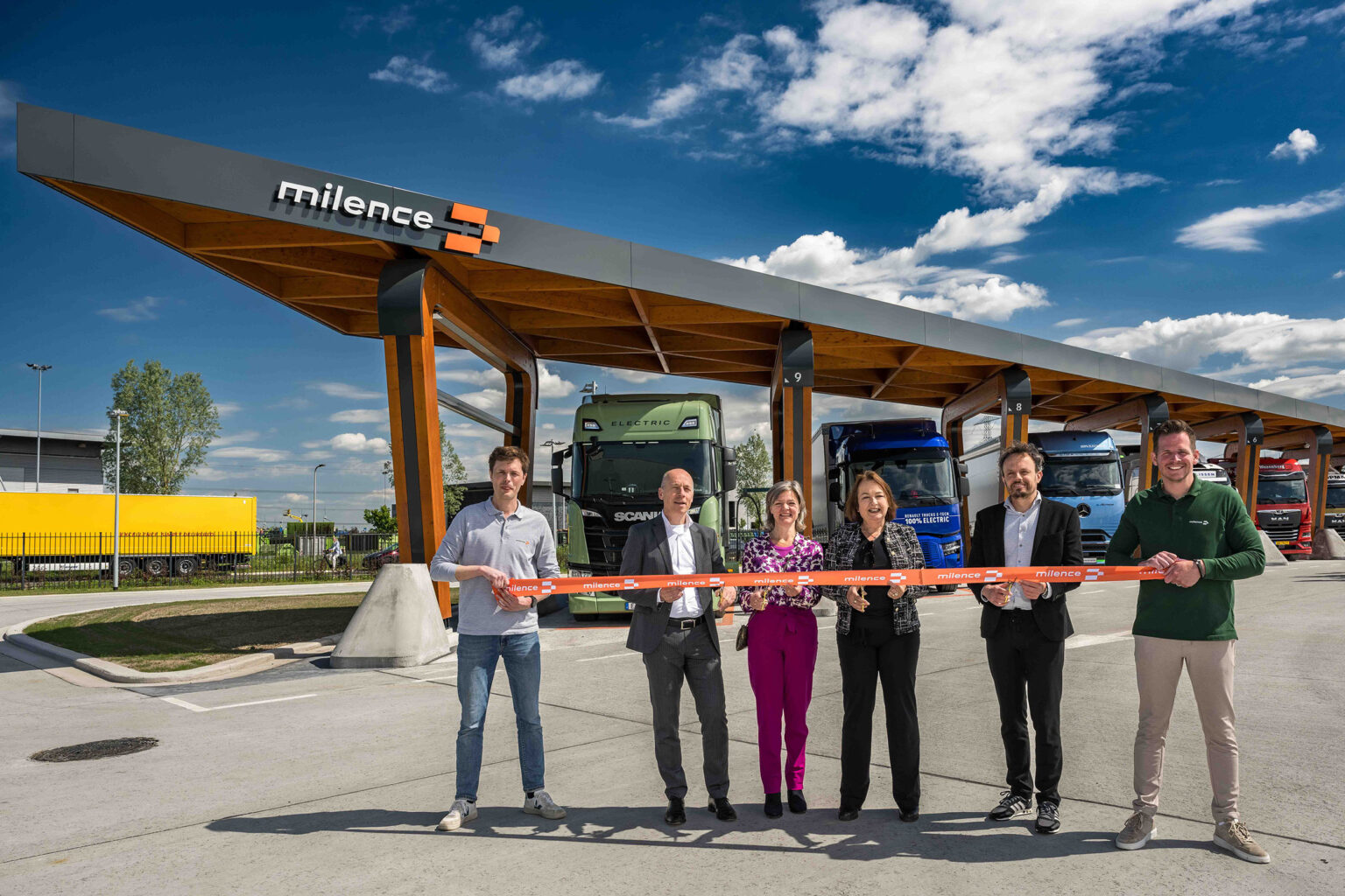 Milence opent eerste MCS-laadhub van Nederland in Zwolle