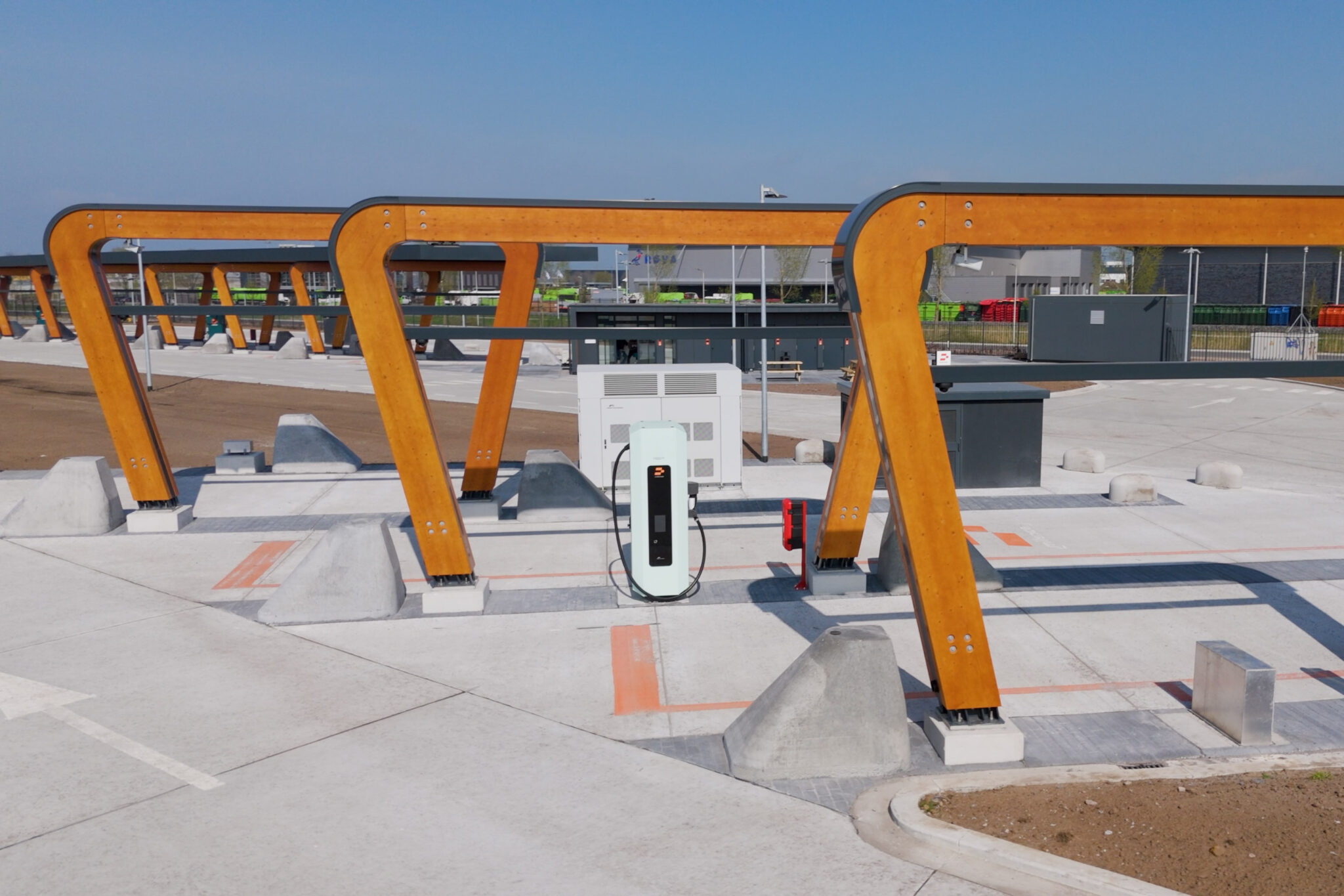 Milence opent eerste MCS-laadhub van Nederland in Zwolle