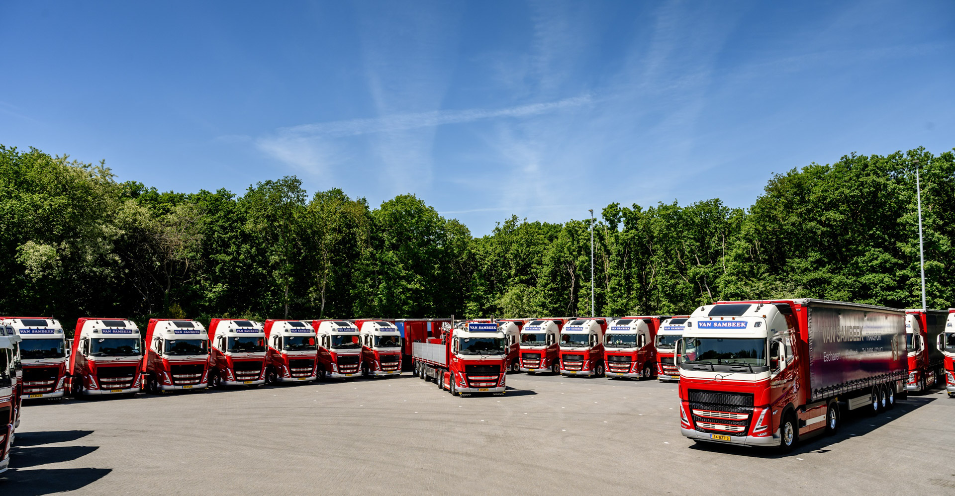 Twee Volvo FH-trekkers voor Van Sambeek Transport
