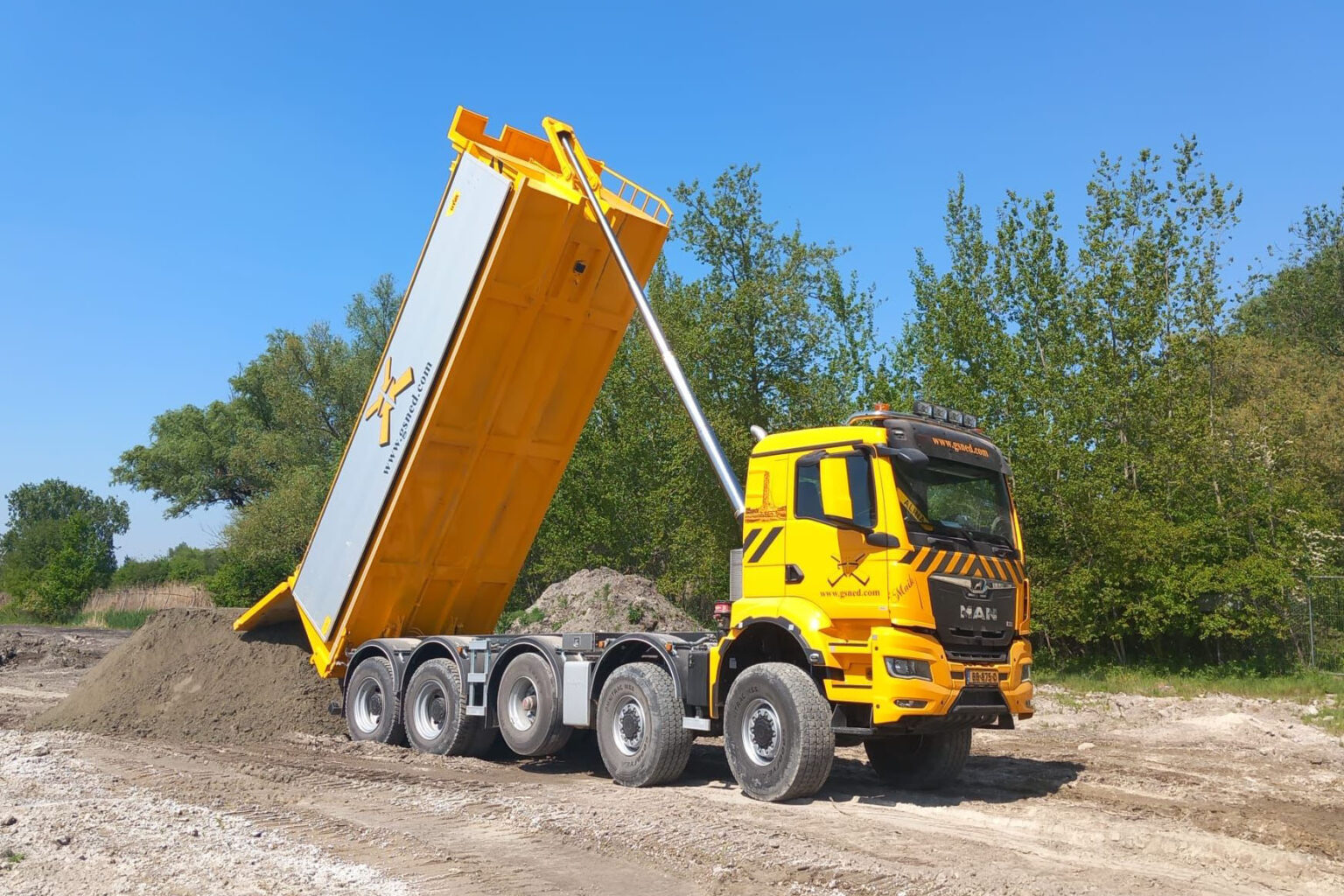 Wierda levert eerste 50 tons TGS 50.480 10x8 aan GSNED