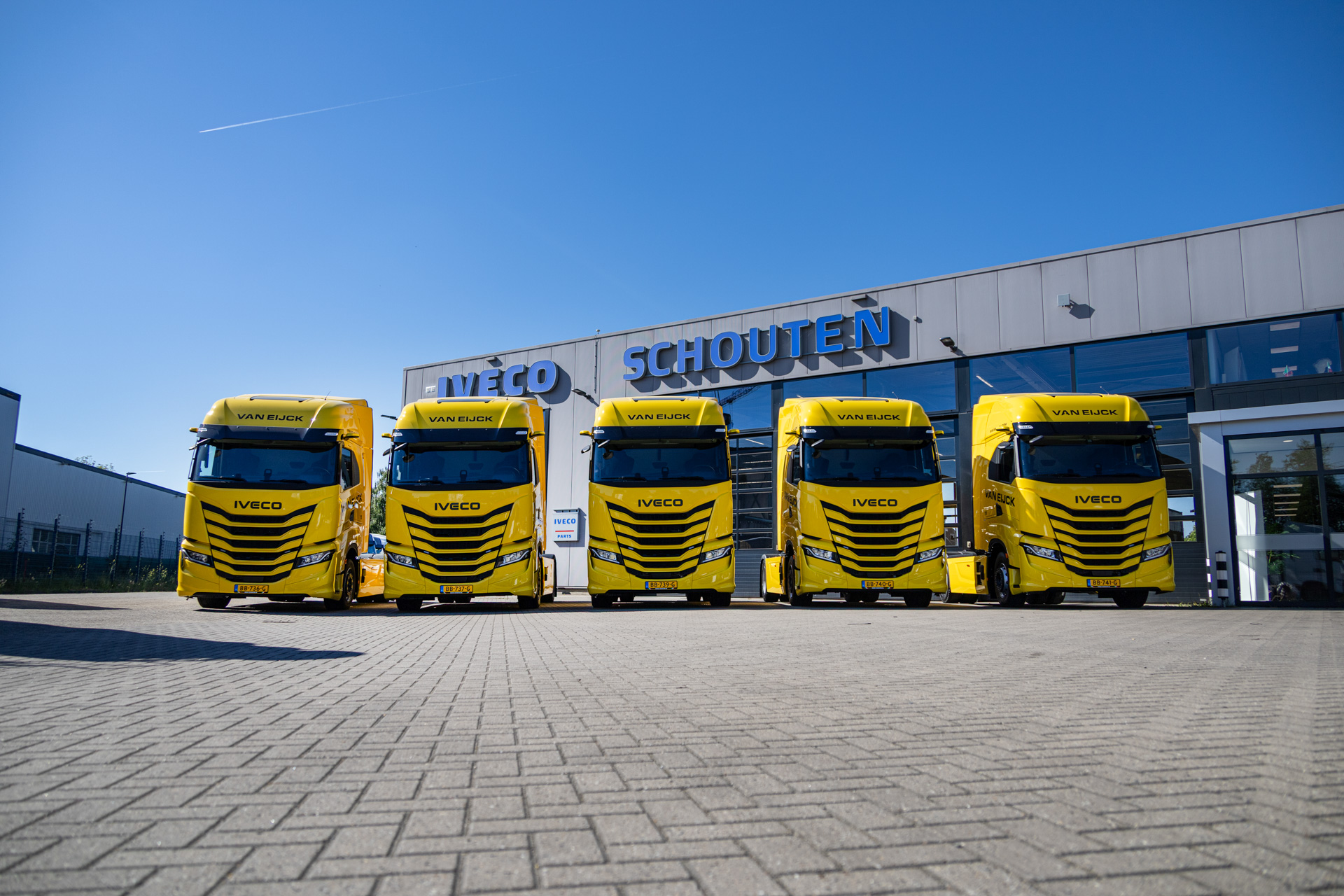Zeven nieuwe Iveco-trekkers voor Van Eijck