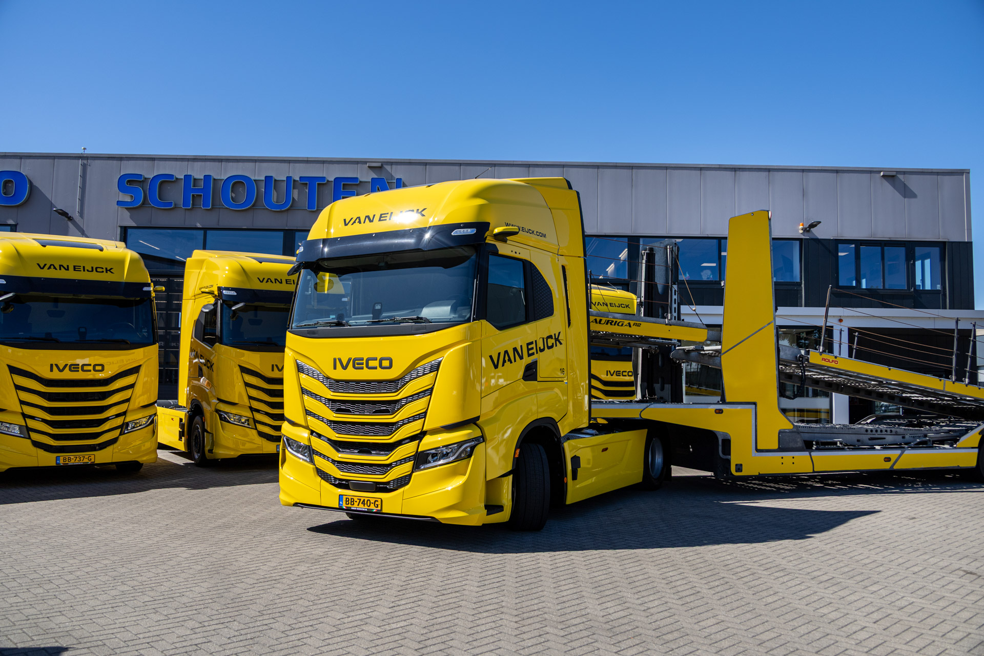 Zeven nieuwe Iveco-trekkers voor Van Eijck